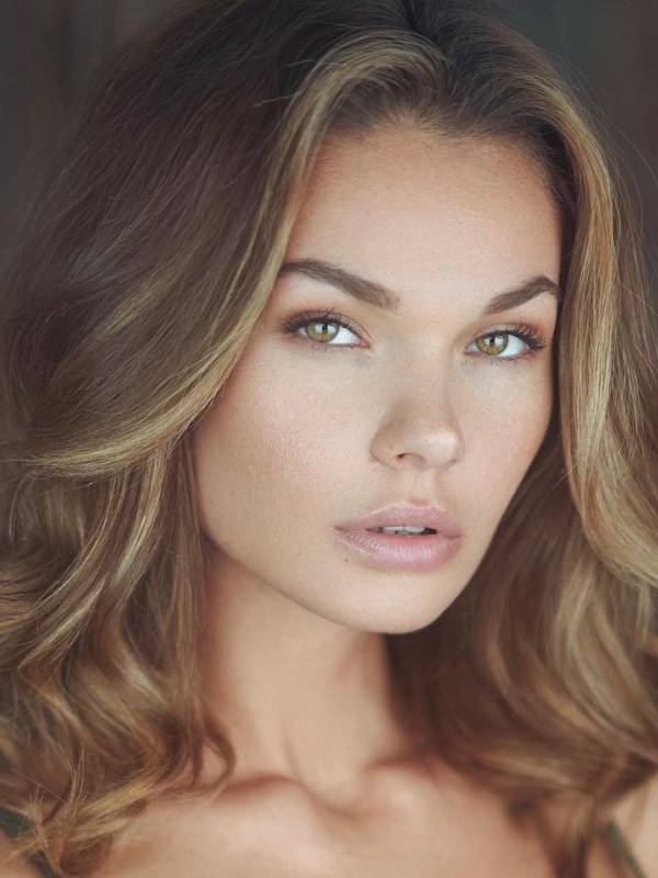 Trade fair hostess agency – promotion, service & VIP hostesses